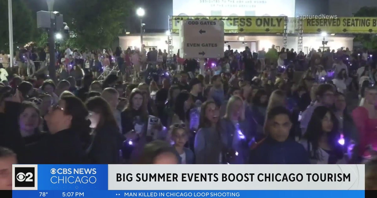 Big summer events boost Chicago tourism - CBS Chicago