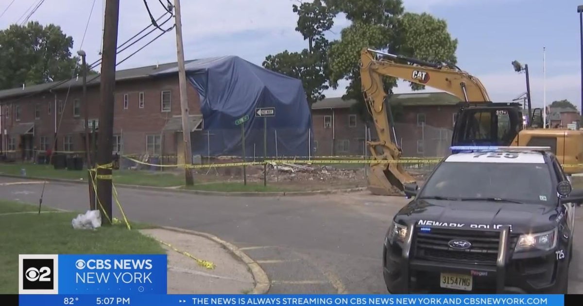 Investigators trying to determine what caused explosion in Newark - CBS ...