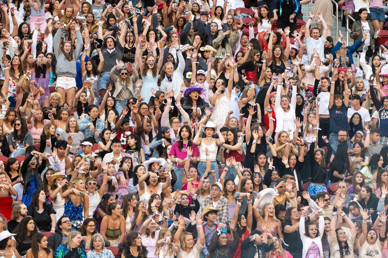 Photos: Taylor Swift dazzles packed house at Levi's Stadium with ...