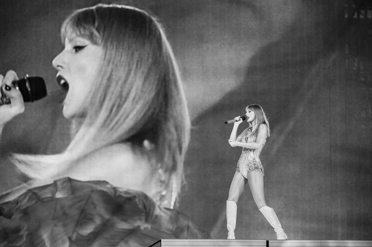 Photos: Taylor Swift dazzles packed house at Levi's Stadium with ...