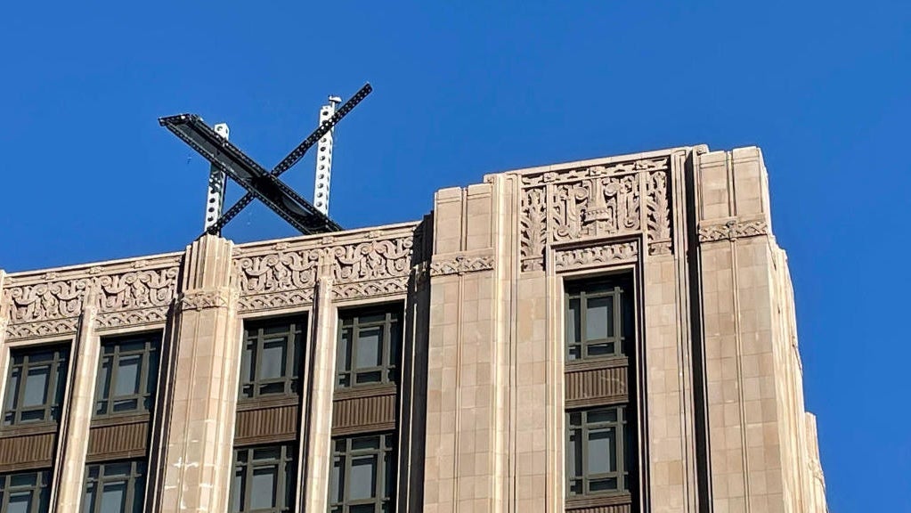 'X' logo installed atop Twitter building in SF; city to investigate ...
