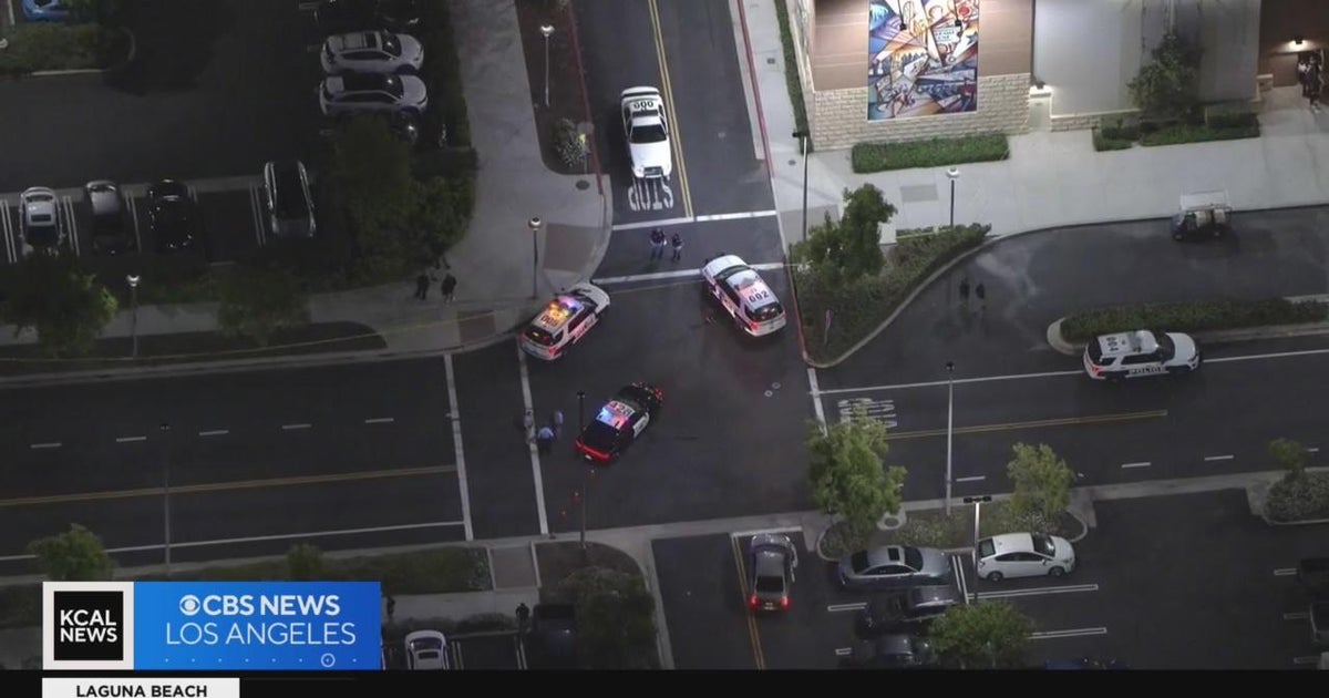 1 hospitalized after a shooting outside Oxnard mall - CBS Los Angeles