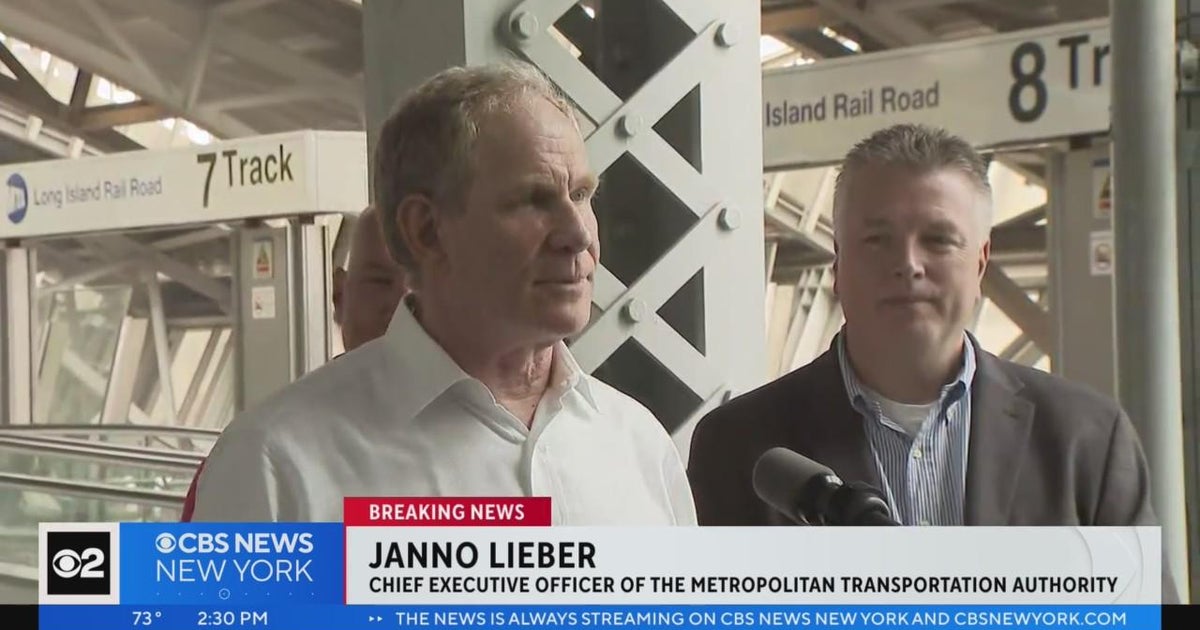 MTA gives update on LIRR derailment - CBS New York