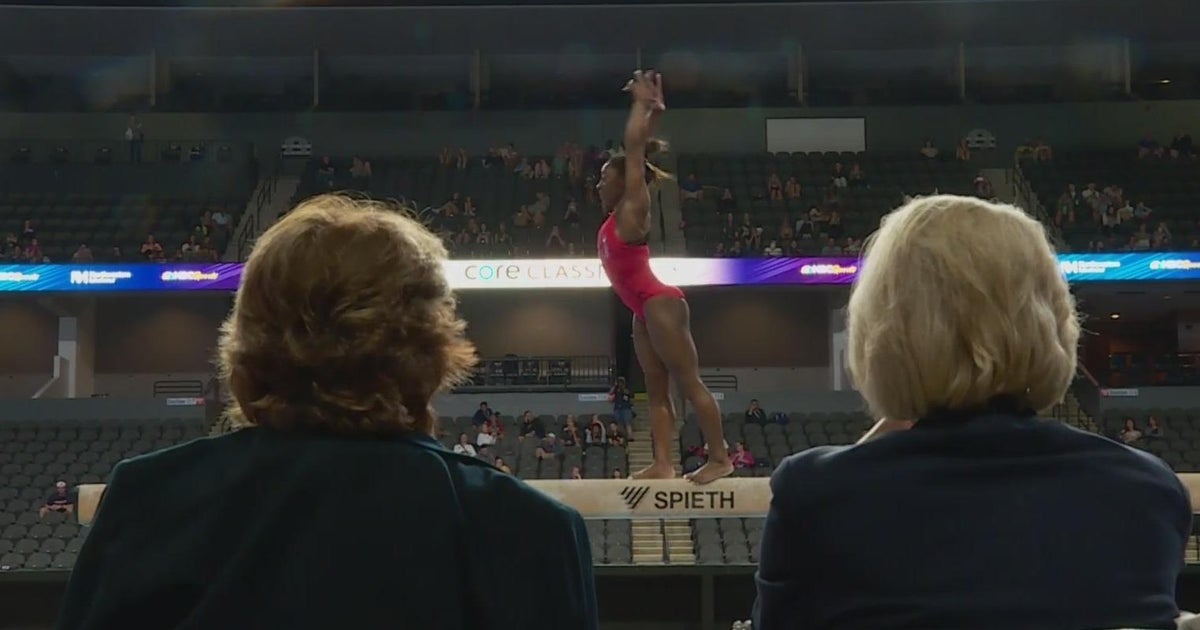 Fans welcome Olympic champ Simone Biles Hoffman Estates - CBS Chicago