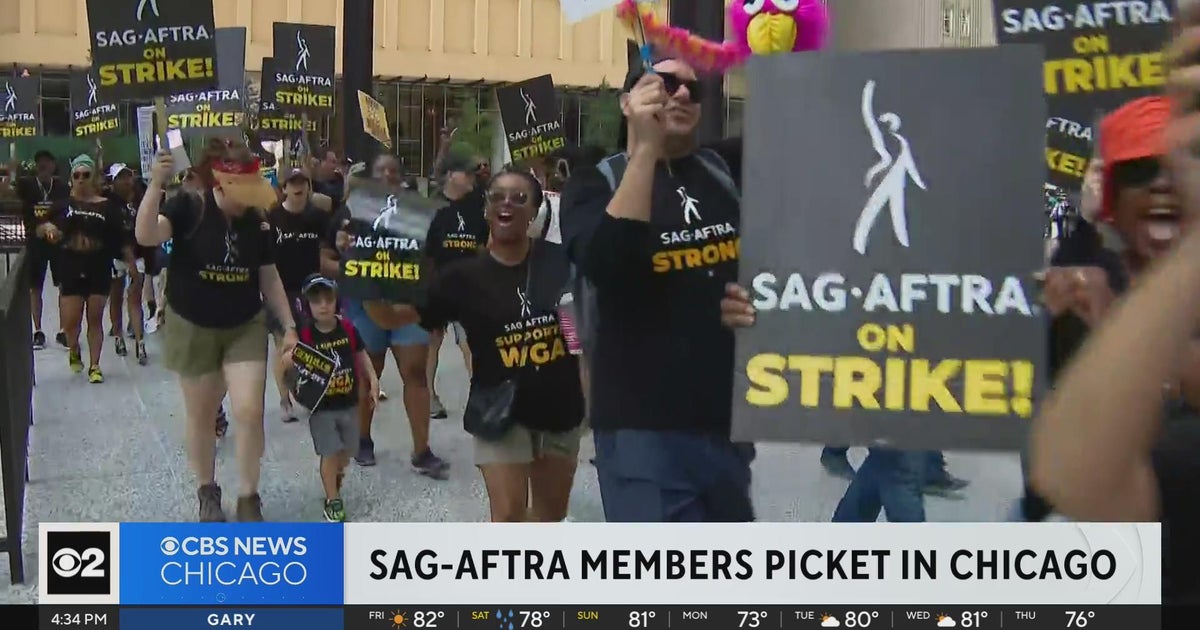 SAG-AFTRA members picket at Daley Plaza amid Hollywood strike - CBS Chicago
