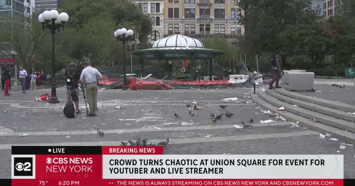 Union Square a mess after NYPD clears massive crowd - CBS New York