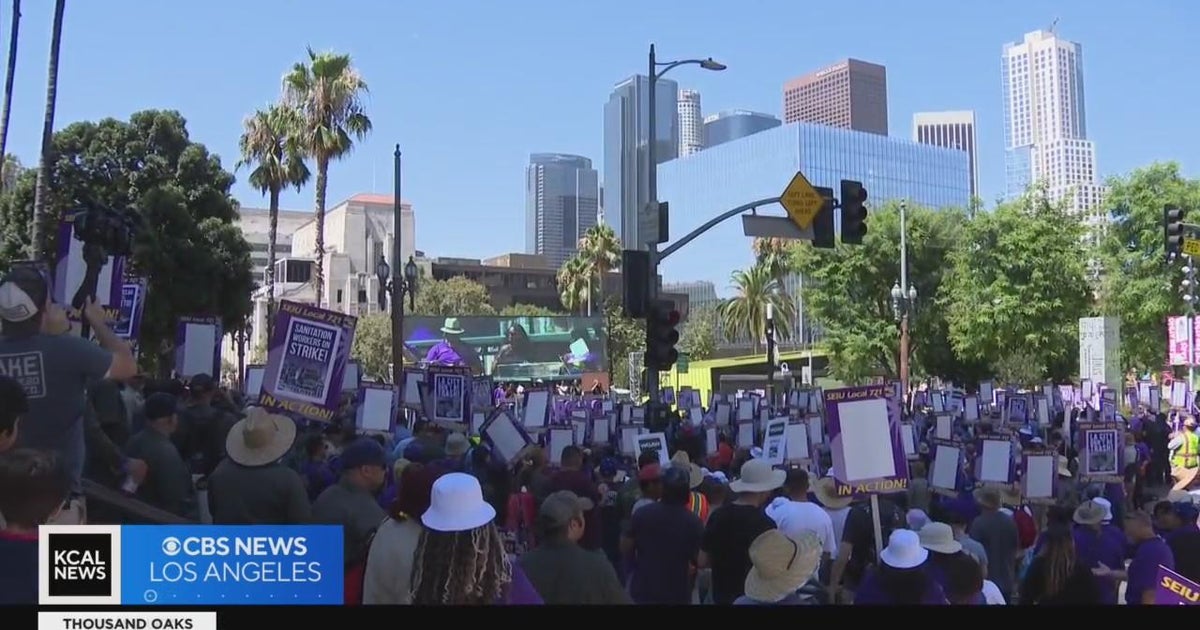Striking L.A. city workers gather in huge crowd downtown - CBS Los Angeles