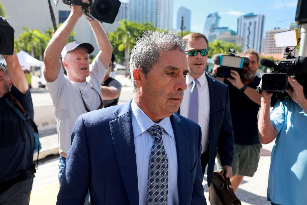 Arraignment delayed again for Carlos De Oliveira, Mar-a-Lago staffer ...