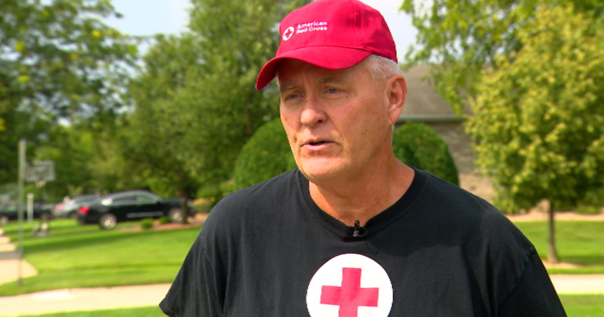 Suburban man heads to Hawaii to help those devastated by fires - CBS ...