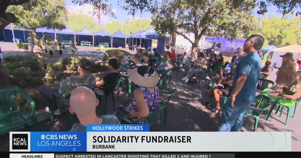 Union members gather for WGA solidarity fundraiser in Burbank - CBS Los ...