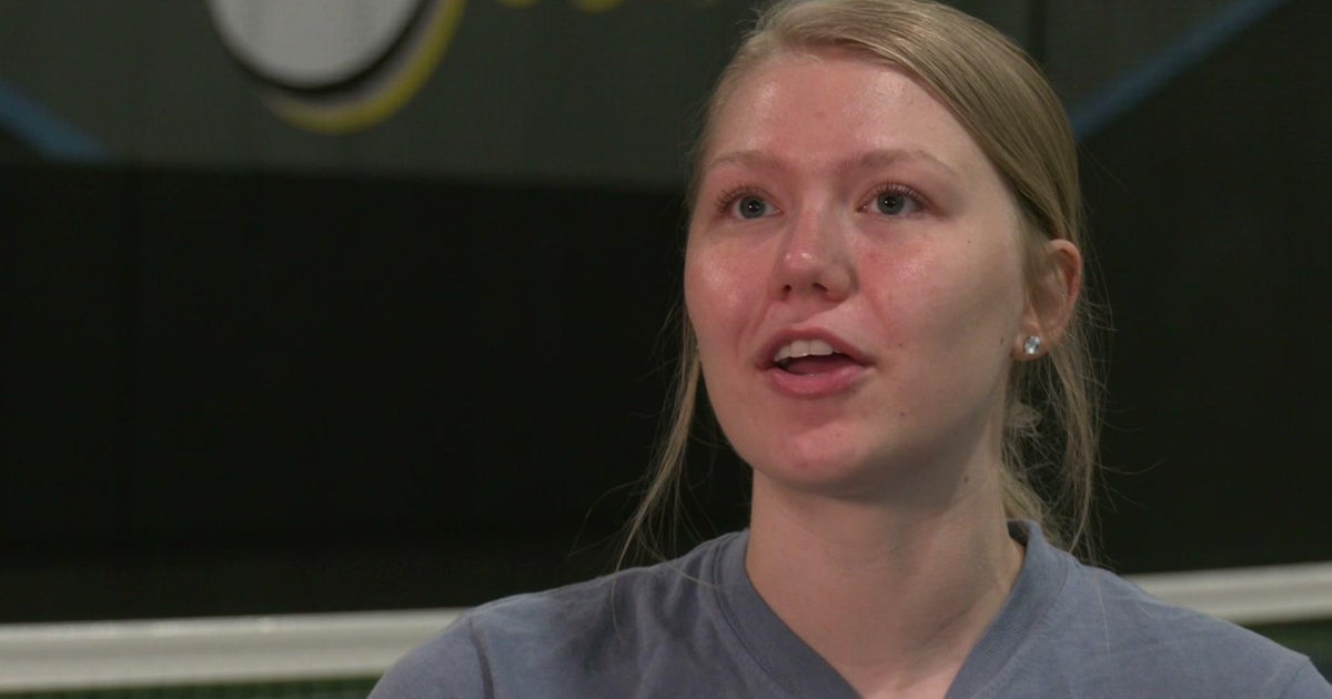 Meet Lexi Hugeback, Minnesota's first cornhole professional - CBS Minnesota