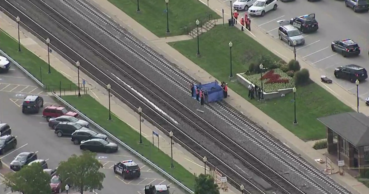 Pedestrian hit by Metra train in Westmont - CBS Chicago Pedestrian hit by Metra train in Westmont - CBS Chicago