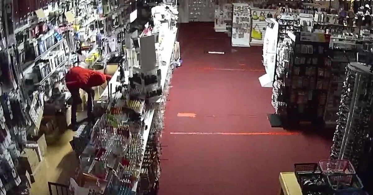 VIDEO: Detroit police seeks help locating man wanted for breaking into ...