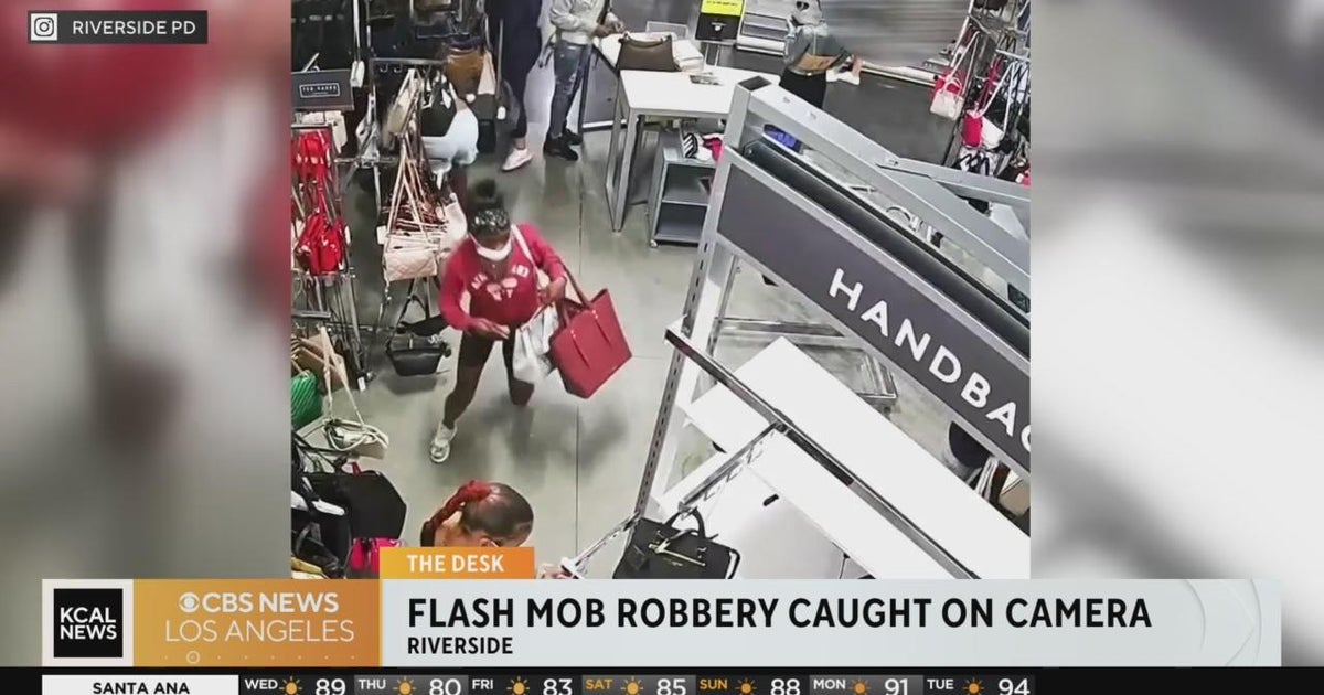 Watch Flash Mob Robbery Caught On Camera In Riverside Cbs Los Angeles
