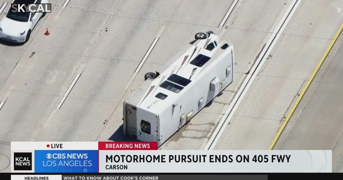 Pursuit ends on 405 freeway with overturned motorhome - CBS Los Angeles