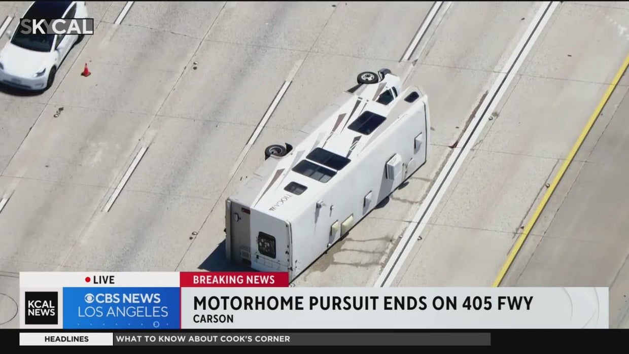 Pursuit ends on 405 freeway with overturned motorhome - CBS Los Angeles