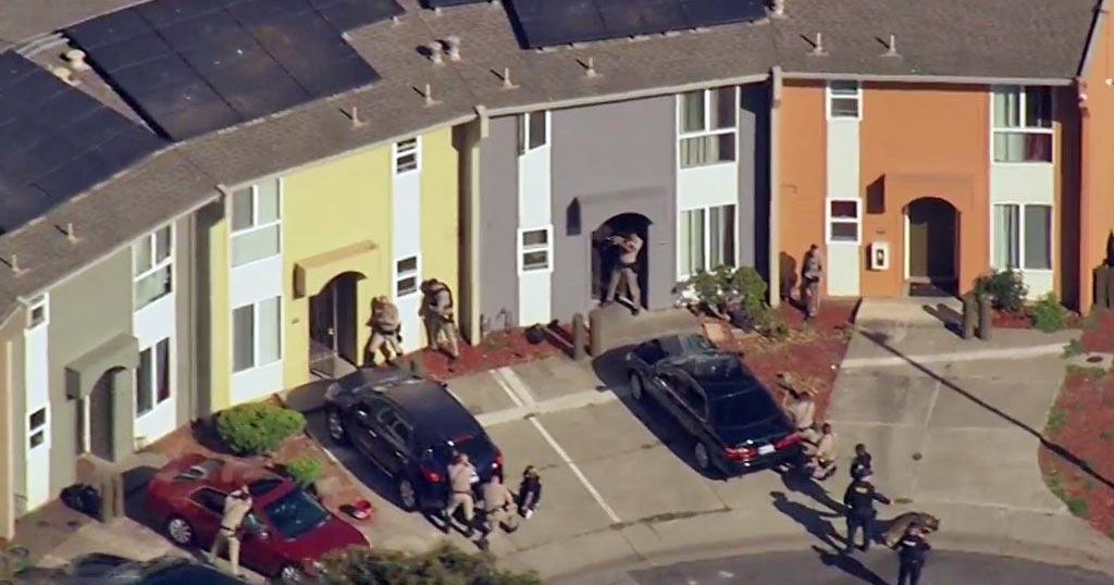 Developing: High-speed CHP chase ends in Richmond - CBS San Francisco