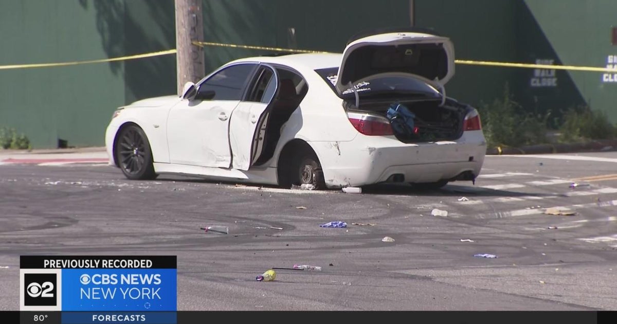 Car doing doughnuts crashes into another vehicle in Bronx, injuring 8 ...