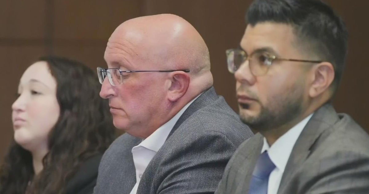 Judge refuses dismissal of case of Robert Crimo, Jr. - CBS Chicago