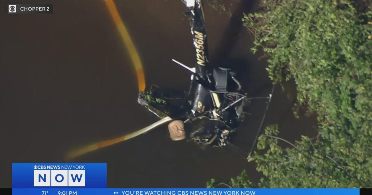 Pilot killed when helicopter crashed into lake in New Jersey - CBS New York