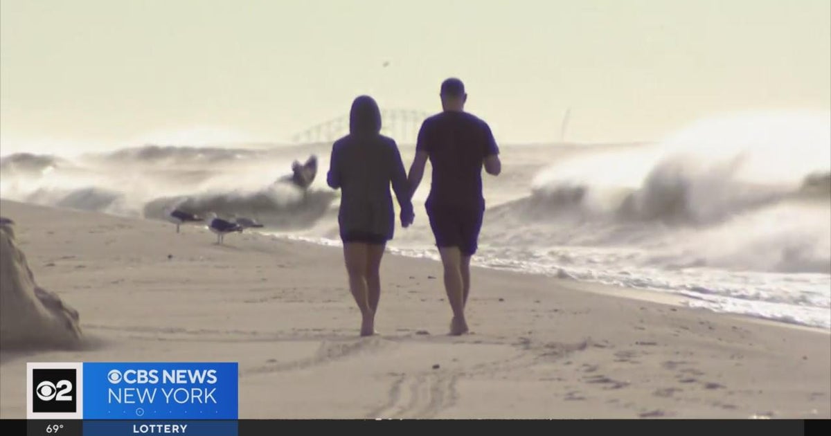 Jones Beach reopens for swimming after rip current warning - CBS New York