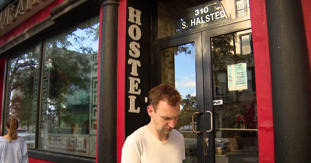 Alderman on plan to house migrants at Greektown hostel - CBS Chicago