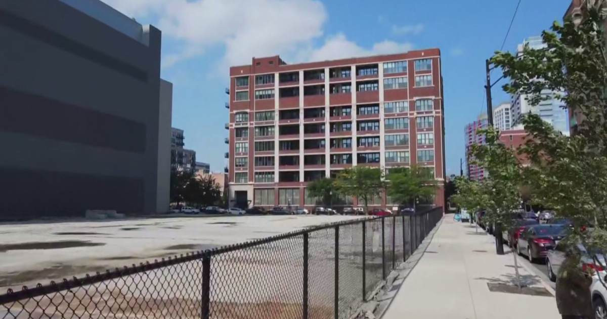 South Loop residents fight against plans for new data center - CBS Chicago