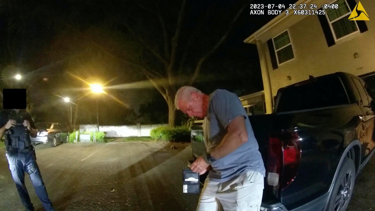 Federal drug prosecutor Joseph Ruddy offers cops business card in DUI ...