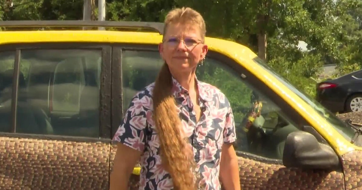 Tennessee woman sets Guinness World Record for longest mullet - CBS Chicago