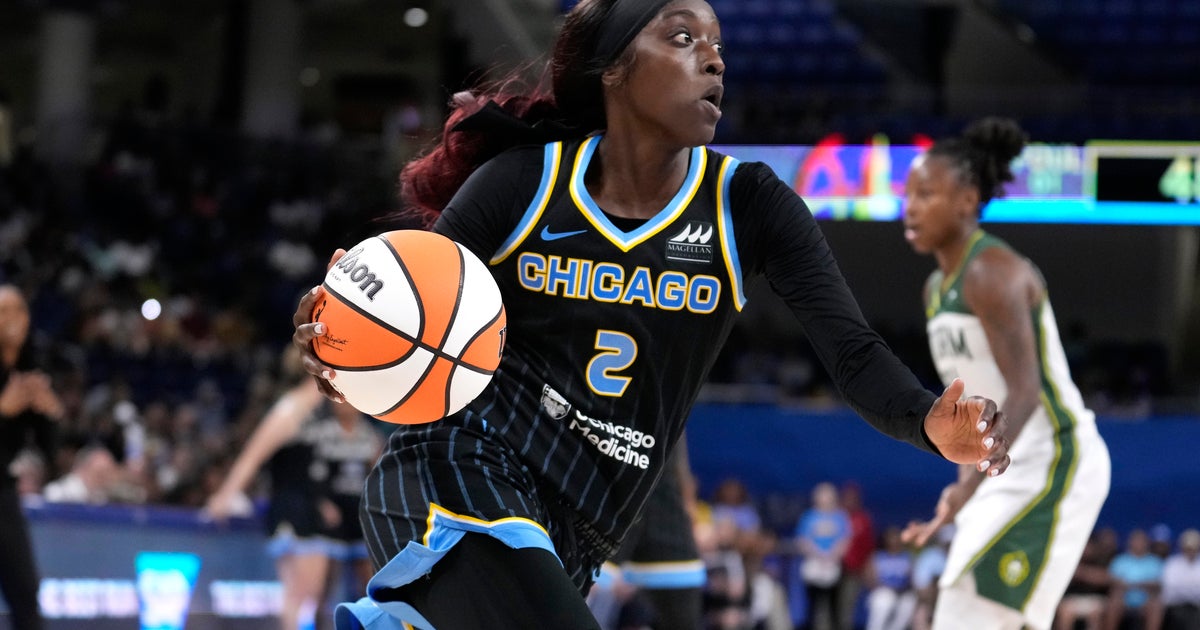 Copper talks new contract to stay with Sky ahead of playoffs - CBS Chicago