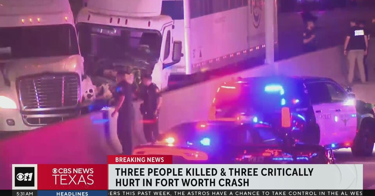 I-35W reopens after crash that killed 3 - CBS Texas