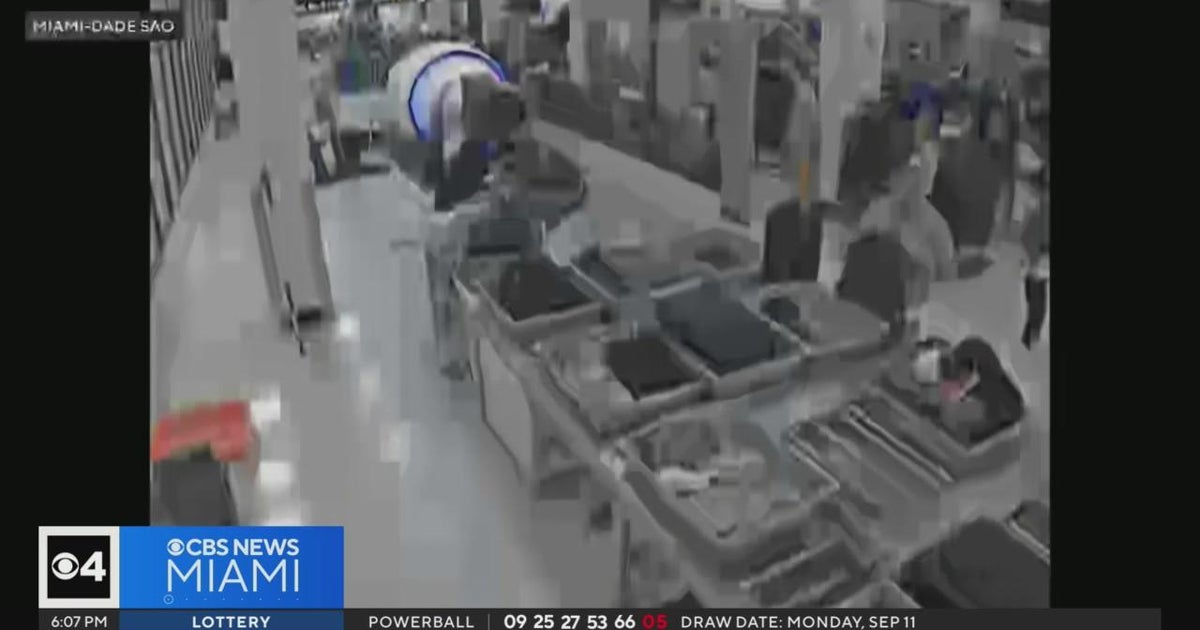Video shows TSA agents allegedly stealing from MIA passengers - CBS Miami Video shows TSA agents allegedly stealing from MIA passengers - CBS Miami