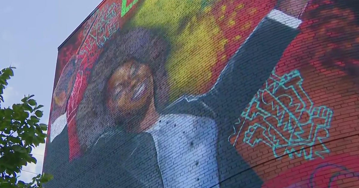 New mural unveiled in Chicago's Austin community - CBS Chicago