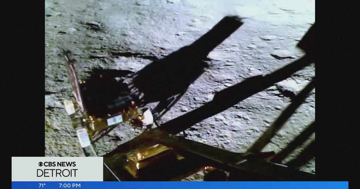 Race to space: Diving into countries joining the race to the moon - CBS ...