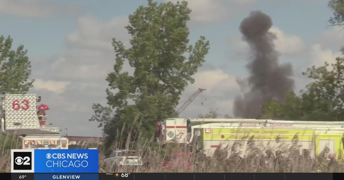 Bomb squad detonates explosive device found near O'Hare - CBS Chicago
