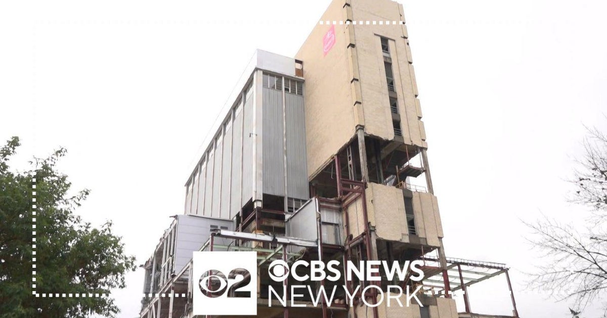 Plan for massive warehouse at former Nabisco factory approved - CBS New ...