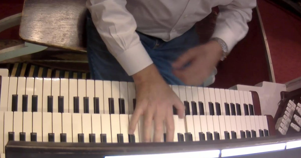 Organist to perform 130-year-old concert program at Elgin church - CBS ...