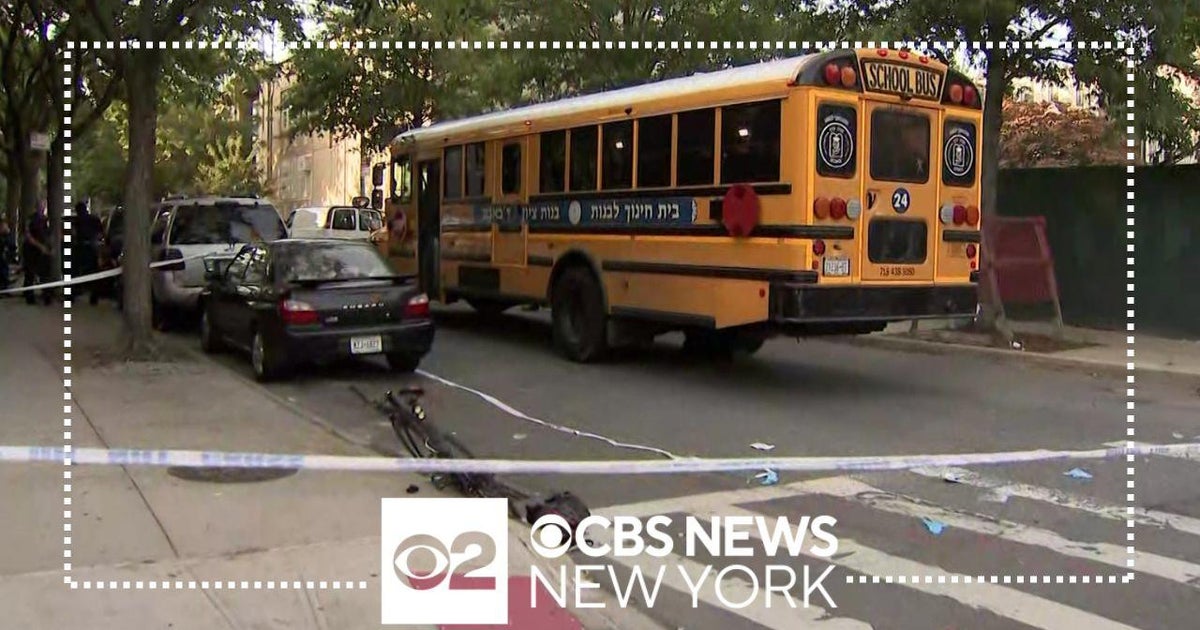 Nypd Cyclist Dies After Collision With School Bus In Brooklyn Cbs