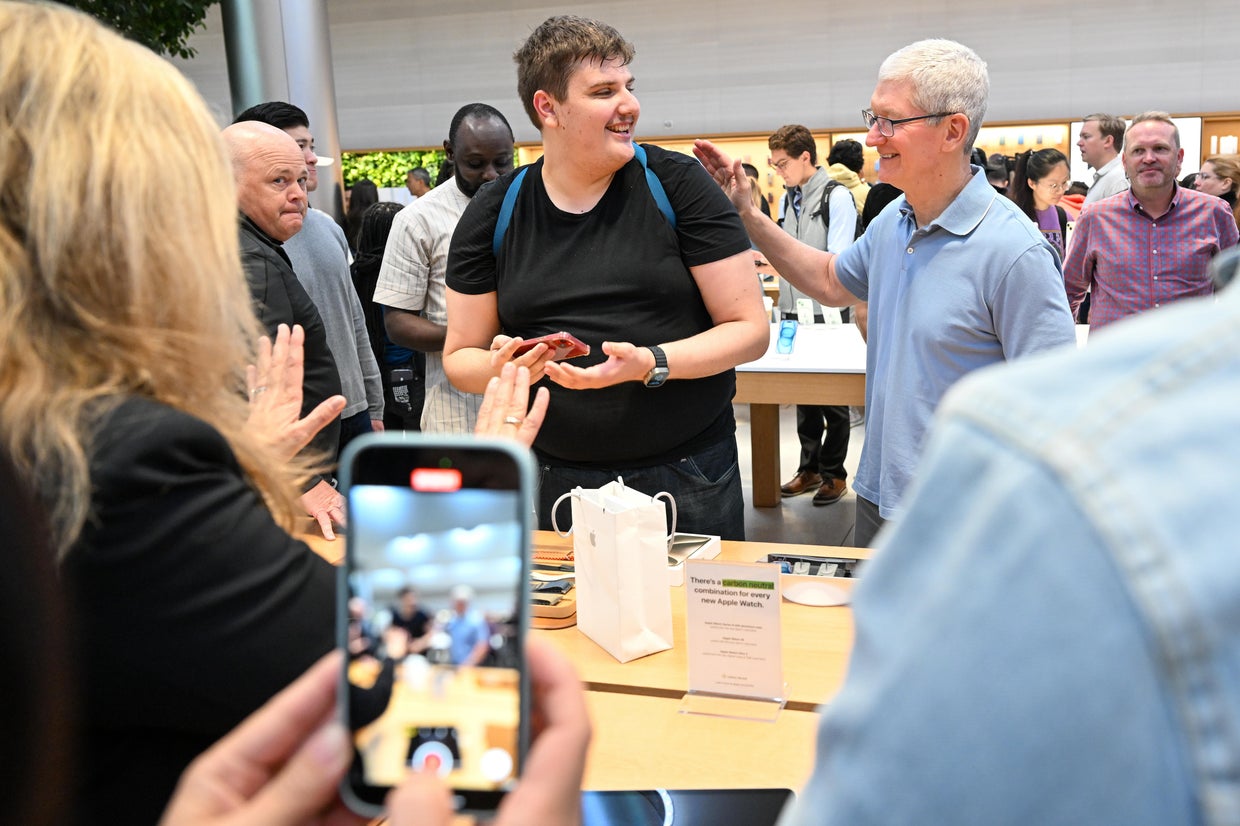 iPhone 15 demand exceeds expectations, as consumers worldwide line up ...