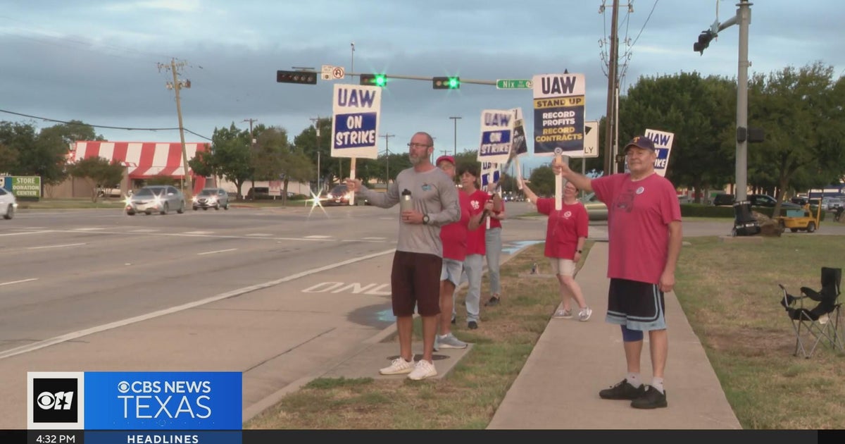 Still no deal between the UAW and the big three auto makers - CBS Texas