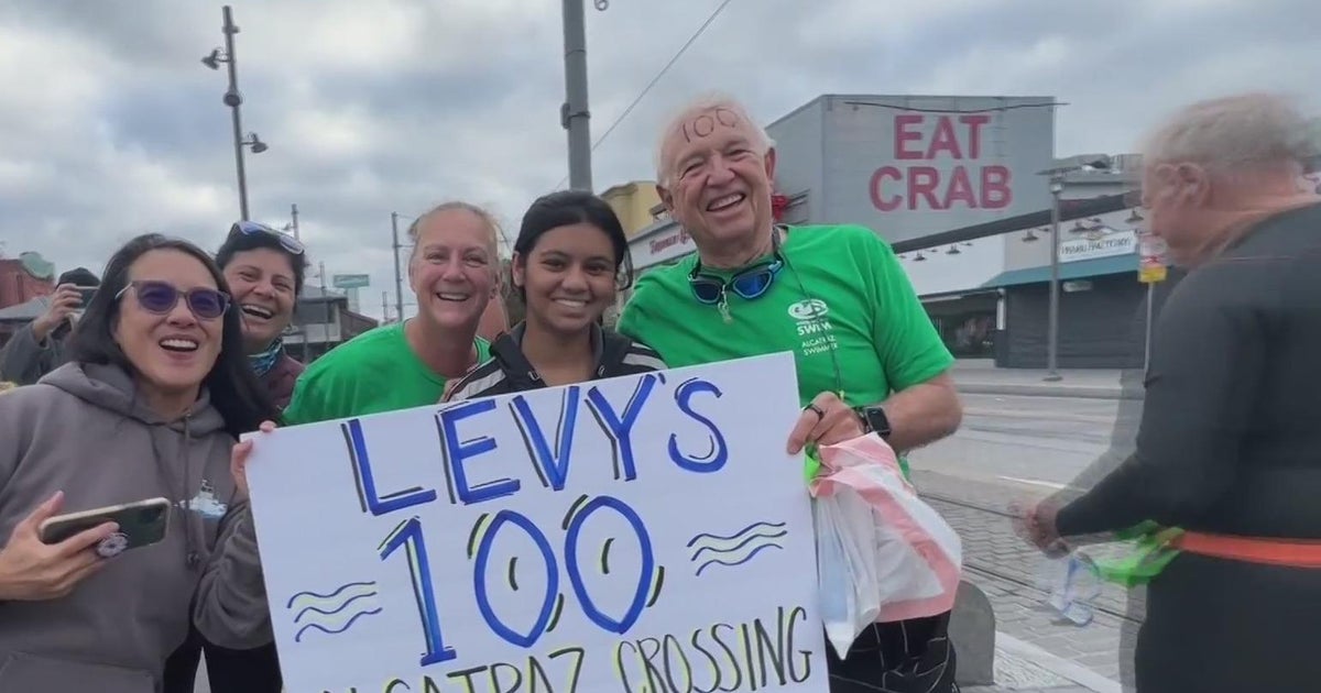 78-year-old man completes 100th swim from Alcatraz to San Francisco ...