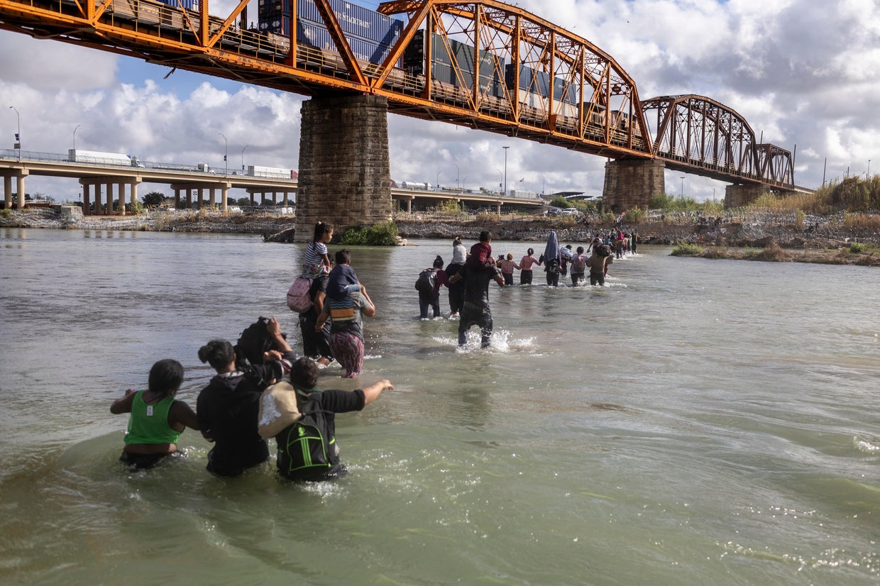 Unlawful crossings along southern border reach yearly high as U.S ...