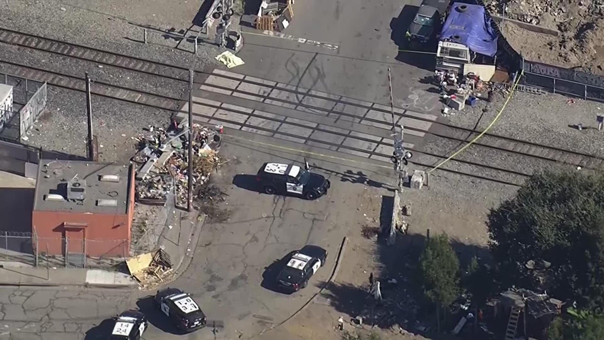 Amtrak train hits, kills pedestrian in Oakland - CBS San Francisco