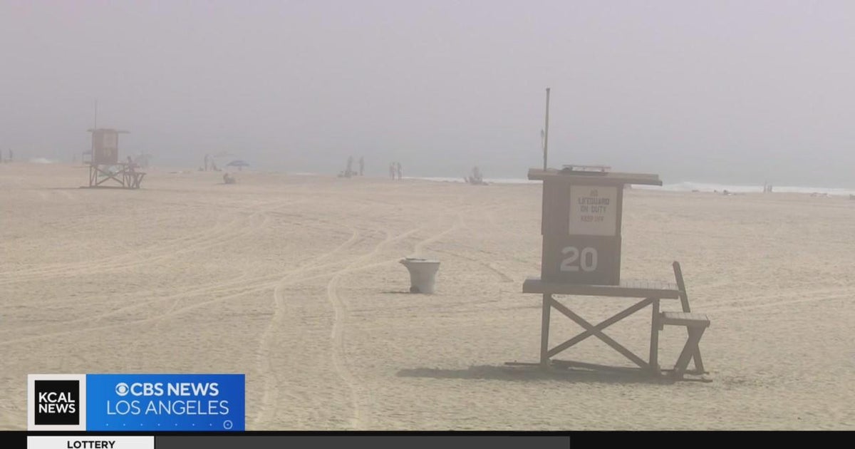 Orange County beachgoers enjoy hot October weather - CBS Los Angeles
