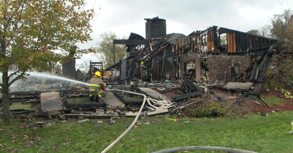 Fire destroys building at Hiawatha Beach Resort Lodge - CBS Minnesota
