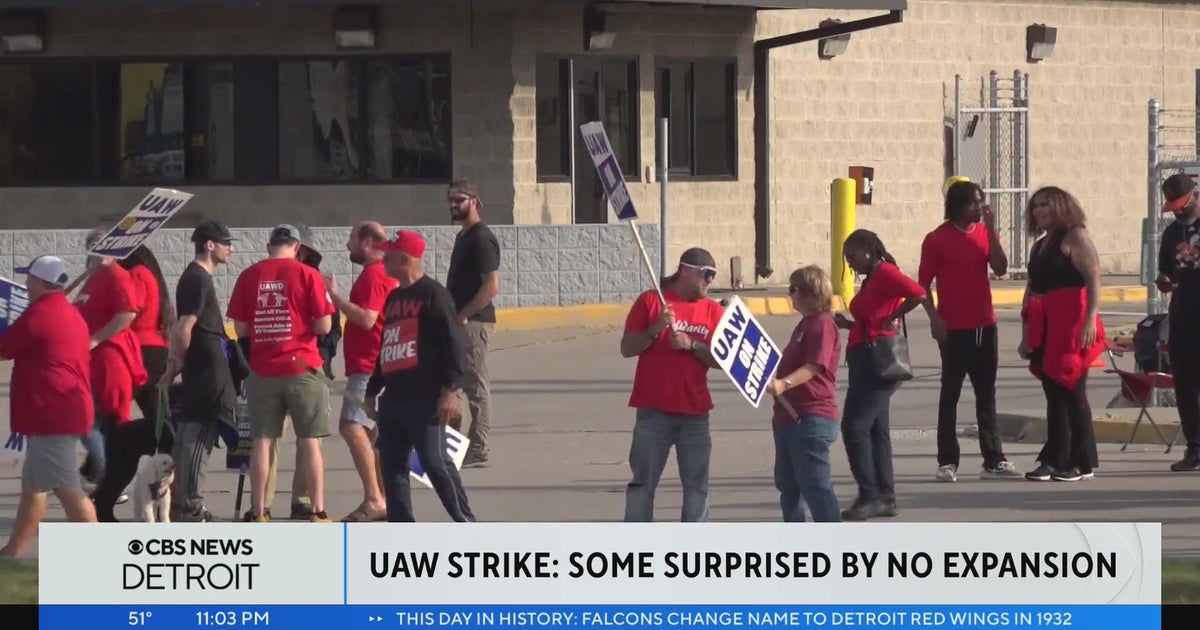 Autoworkers speak on latest announcement from UAW president as strike ...