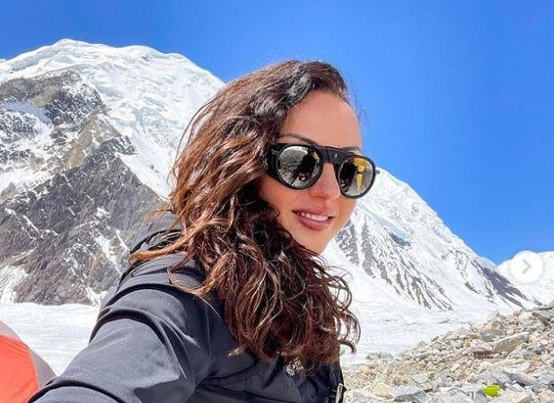U.S. climber Anna Gutu and her guide dead, 2 missing after avalanches ...