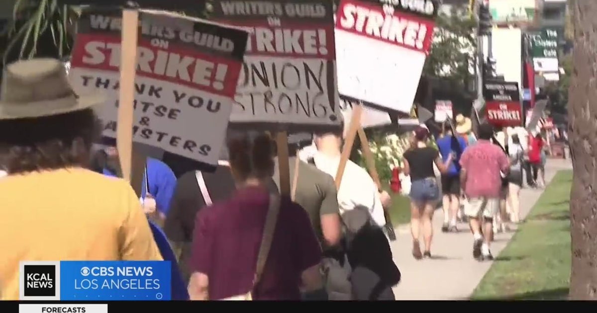 WGA members overwhelmingly ratify new contract - CBS Los Angeles