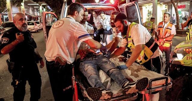 Medics calling for more help in Israel - CBS News