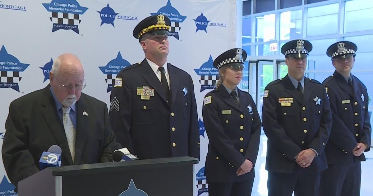 Chicago police honor 6 for "Officers of the Month" - CBS Chicago